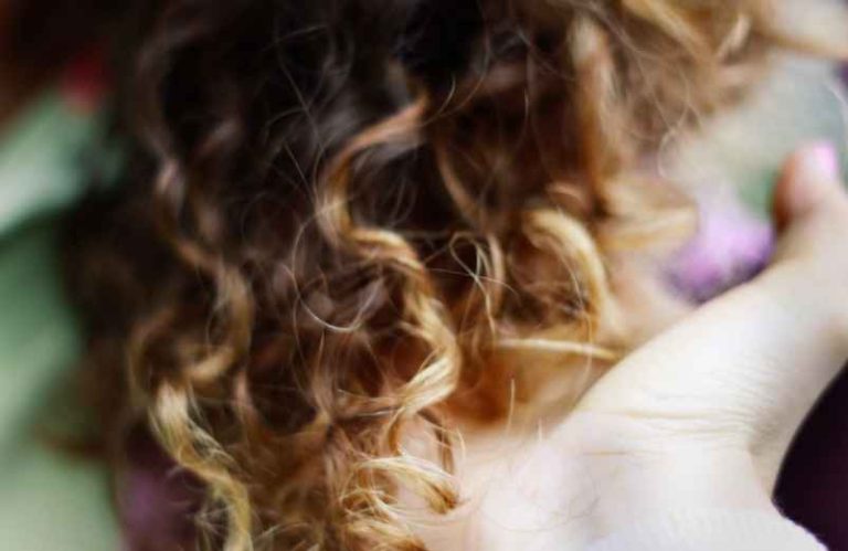 Comment boucler ses cheveux naturellement : astuces et conseils ? - Bio ...